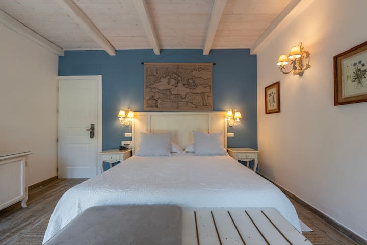 Large Double Room W/queen Bed + Breakfast Included - Bonassola