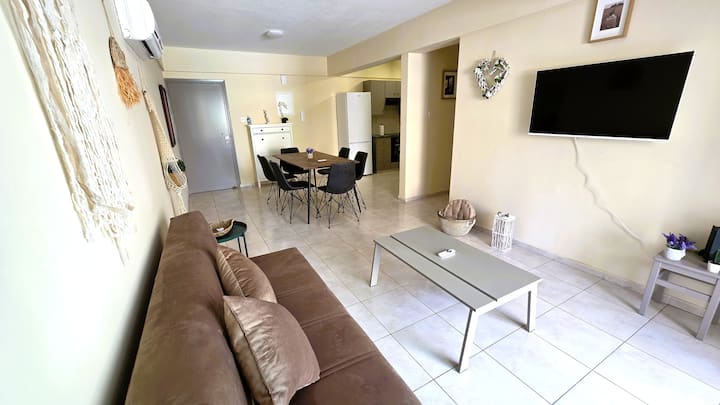 2 Apartments Retreat W/ Pool & Free Wi-fi - Larnaca