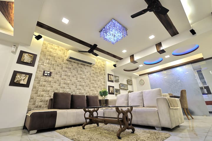 Modern Multi-level 4 Bhk Villa & Family Suite - Mumbai