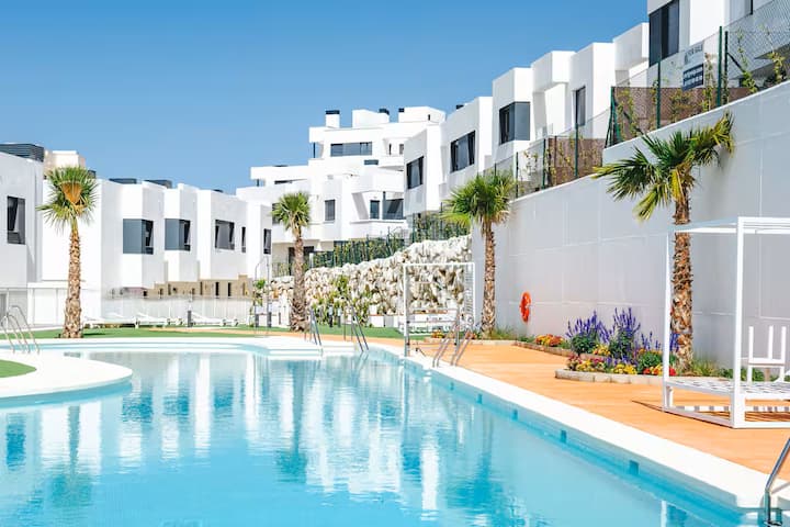 Spacious Townhouse In Modern Holiday Resort - La Cala de Mijas
