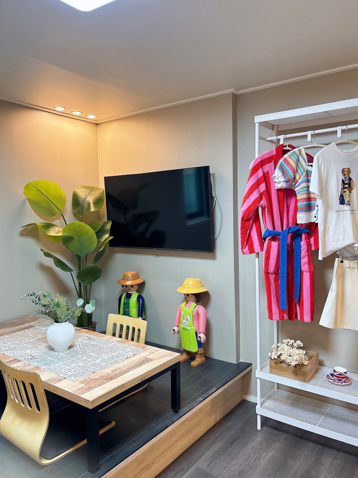 Suwon City Hall Station, Ingye-dong Large Space Queen Bed Room No. 504 ...