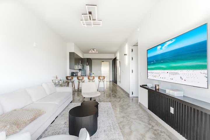 Serene 2br Miami Getaway | Pool + Gym - Dania Beach, FL