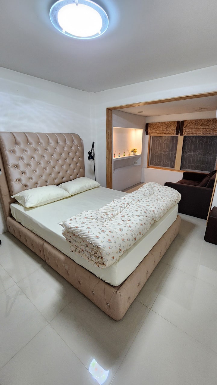 บ้านพัก 2 ชั้น Renovate ใหม่ ห่างจากหาด Pmy 5 นาที - Rayong