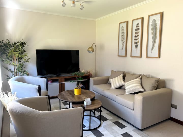 Linda, Moderna Y Cómoda Casa Con Piscina, Jardines - Pucon