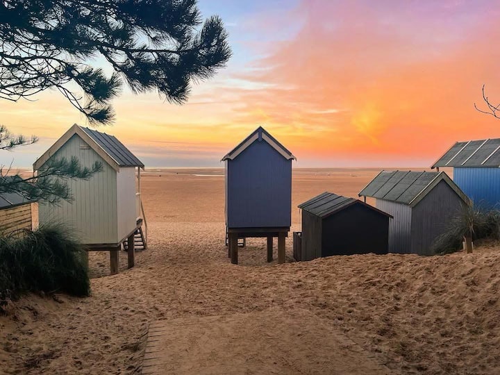 Dog Friendly Beach Hut At Wells Next The Sea Beach - Wells-next-the-Sea