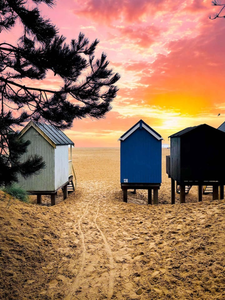 Dog Friendly Beach Hut At Wells Next The Sea Beach - Holkham