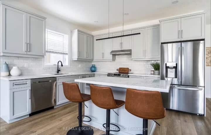 Elegant Home In Collingwood -15 Mins From Village - Collingwood