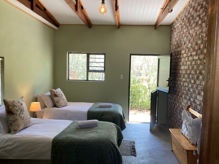 Just-a-bed: Karoo Quarters 2 - Graaff-Reinet