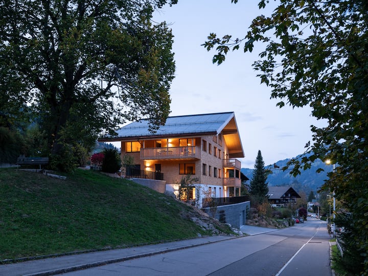 Neubau Chalet Mit Moderner Küche Und Panoramablick - 格施塔德