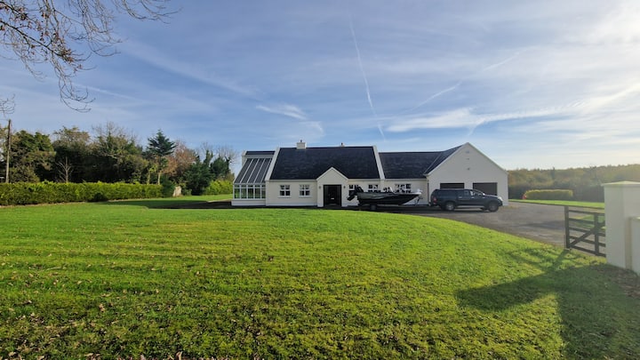 Welcome To Lakeland Fishery! - ロングフォード