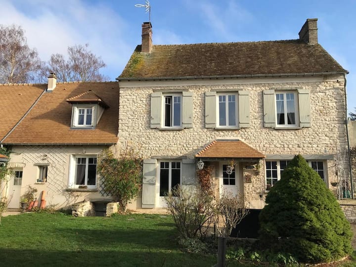 Presbytère De Bueil-gîte 8 Pers - 160m2 - Anet