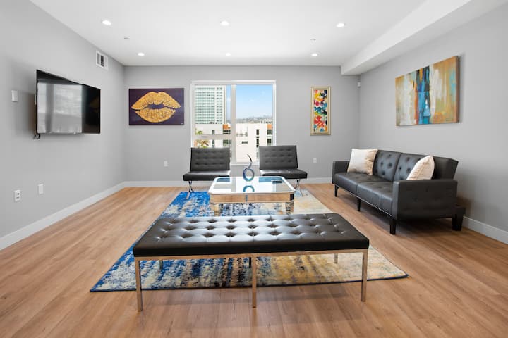 4br Hollywood Stay Near Walk Of Fame +Free Parking - Los Angeles, CA