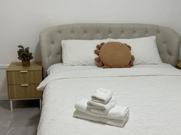 Elegant Queen Room For One｜canterbury｜free Parking - Australia