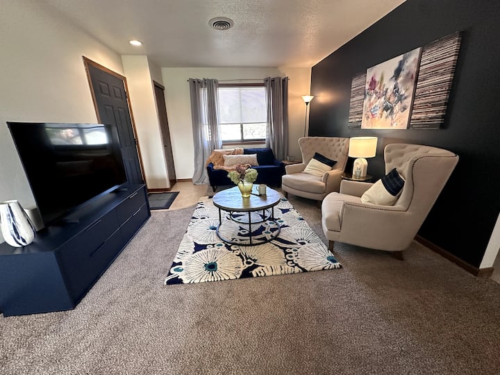 House Of Blues: Relax/rest Close To U Of I/carle - UIUC Union, Urbana