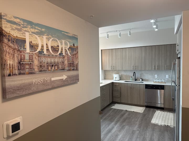 Spacious Designer Apartment| Free Parking - Miami Gardens, FL