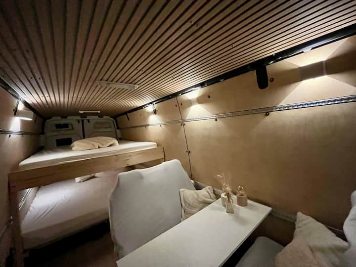 Vw Crafter L4l2 Umbau, 3 Sitzer,140ps, 2xdoppelbet - Germany