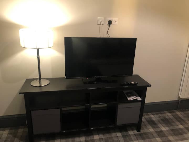 Cosy Royal Mile Escape – Modern 1-bed Flat - Edinburgh, UK