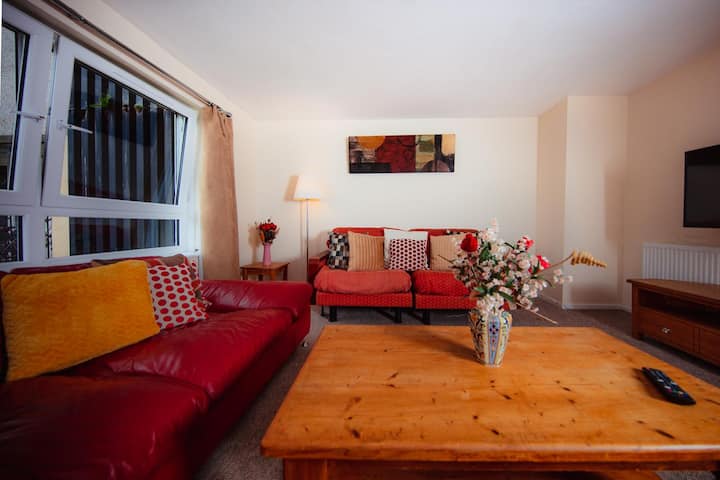 Cosy Arthurs Seat View Apartment - エディンバラ