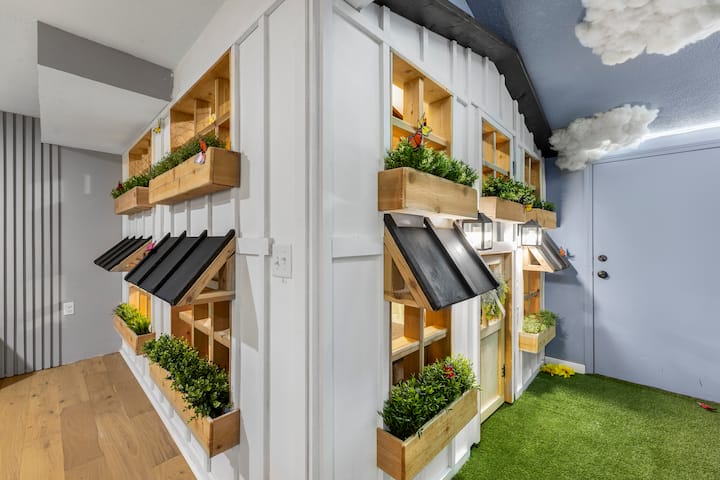 Stunning Kc Home W/ 2story Indoor Playhouse & Spa - Kansas City, MO