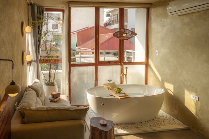 Quietwabisabi-jacuzzi-projector-trainst-patchahaus - Vietnam