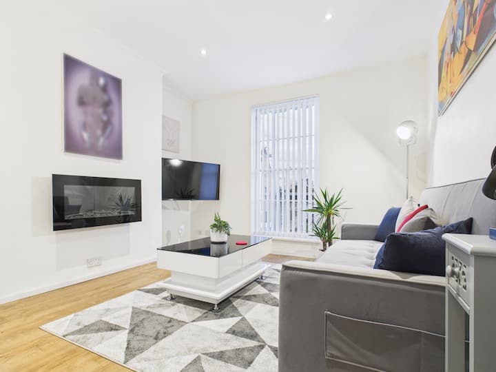 Barton Heights, Centrally Located Modern Apartment - Tewkesbury