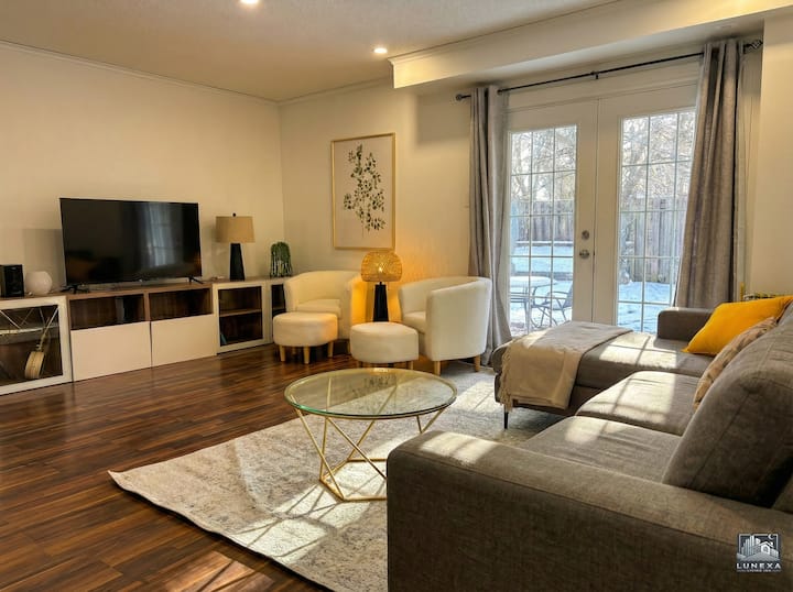 Whole House For 8 Guests Fully Furnished & Laundry - Brampton