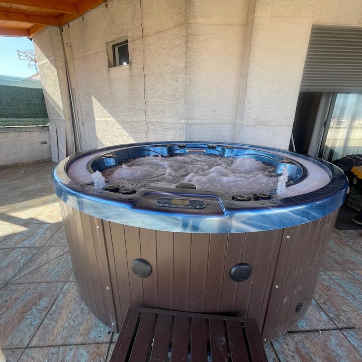 Private Rooftop: 2 Hot Tubs, Pool, Bbq • 5br - Albania