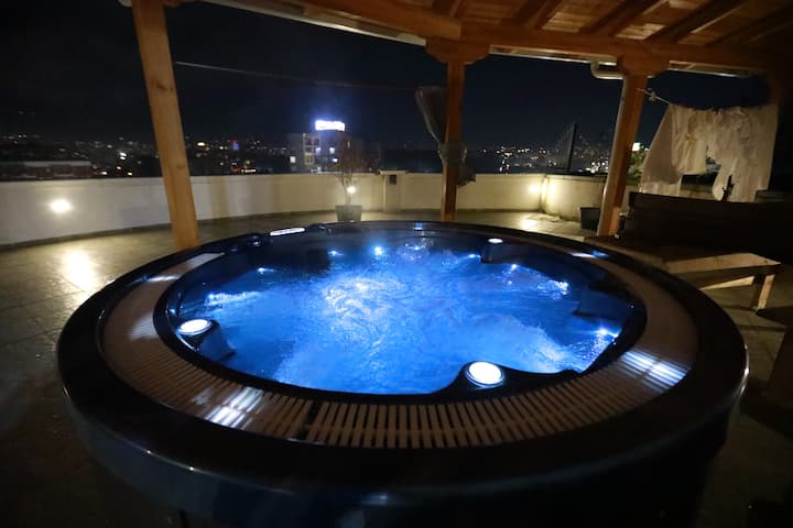 Private Rooftop: 2 Hot Tubs, Pool, Bbq • 5br - Tiran