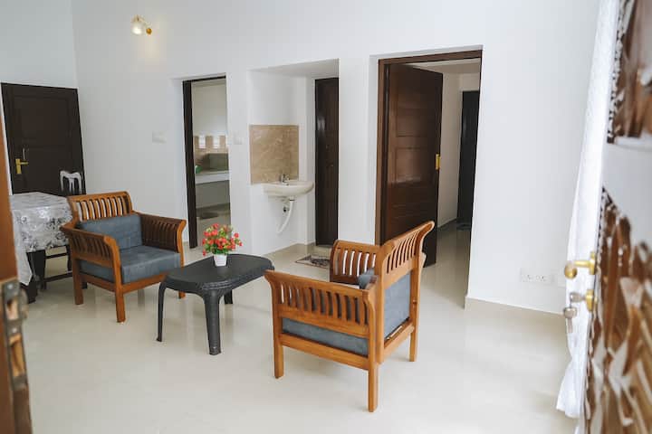 2bhk Independent Garden Villa, Heart Of The City - Nedumangad