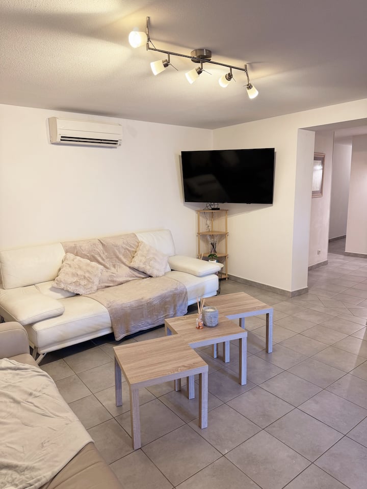 Spacieux Rez-de-maison 7pers:clim, Cour & Parking - Mauguio