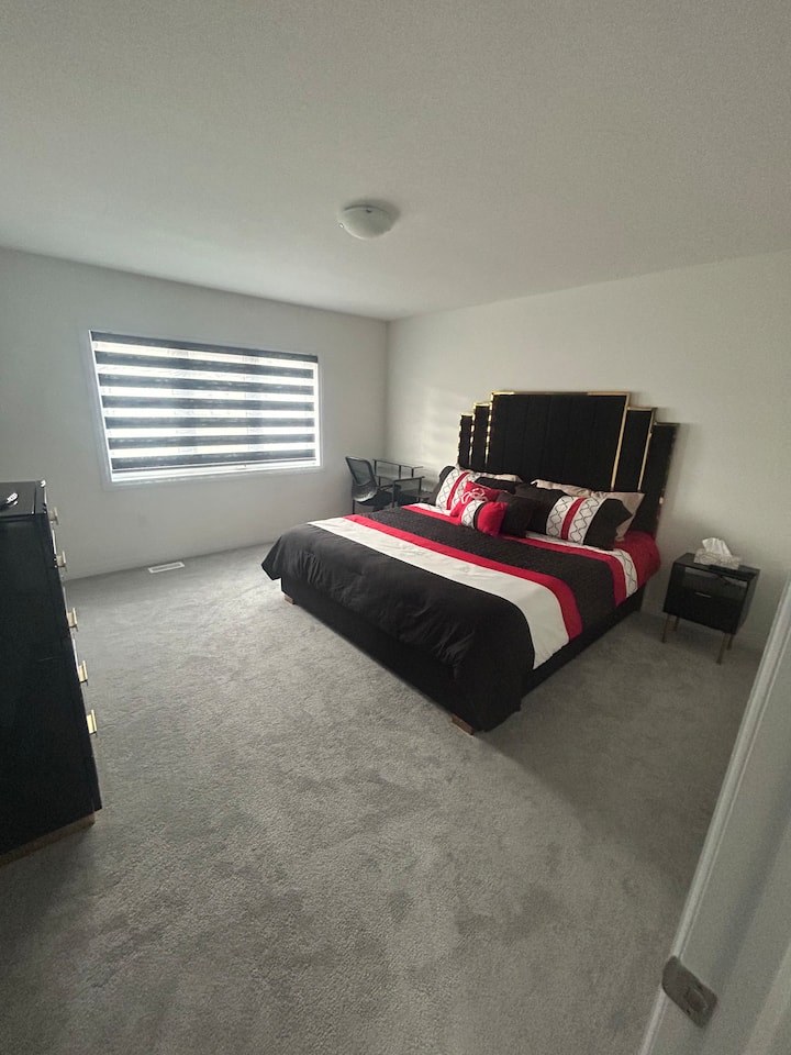 Private Master Suite Near Niagara Falls - Welland