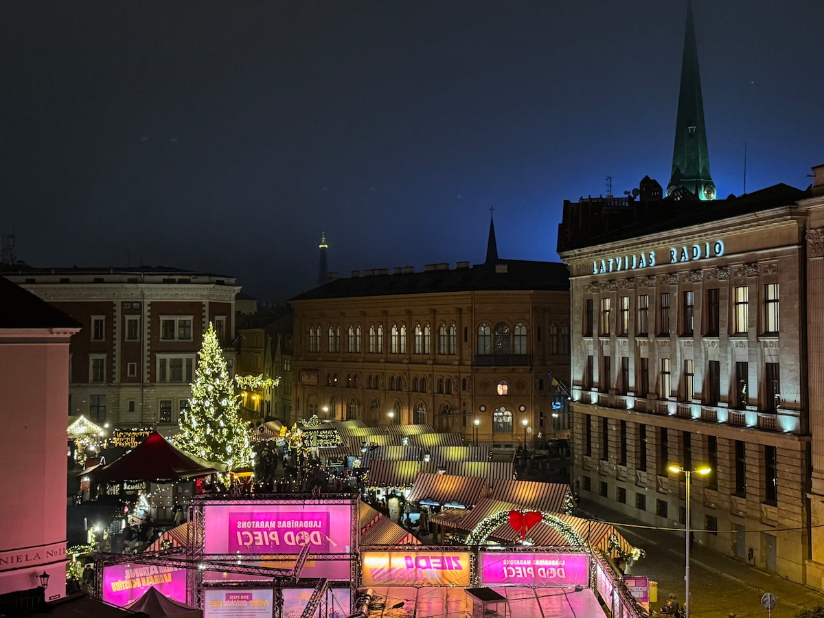 Vue sur la place Doma 1BR - Suite supérieure 2C - Appartements à louer ...