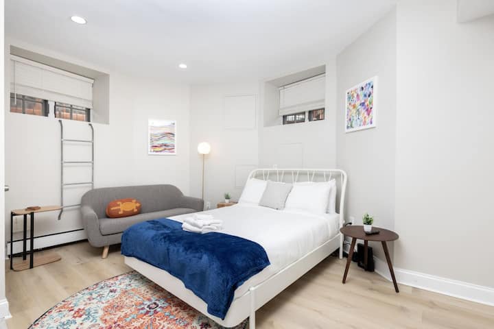 Petit Studio In Back Bay - Boston, MA