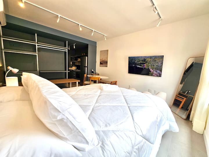 Studio Com Garagem E Piscina No Coração De Floripa - Brasil