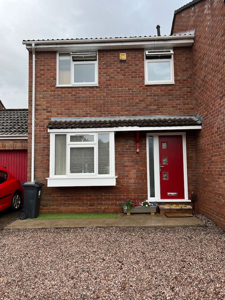 Entire 3 Bedroom Home In Quiet Cul-de-sac - Bristol