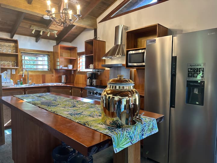 Wildlife Retreat | Ac | Wifi | Kitchen | Parking - Belize