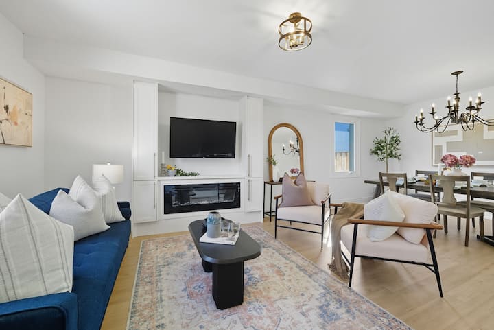 Sunny & Stylish Cobourg Retreat: - Cobourg