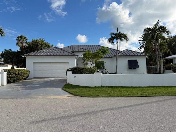 Beautiful And Spacious Holiday Bungalow Rental. - Cayman Islands