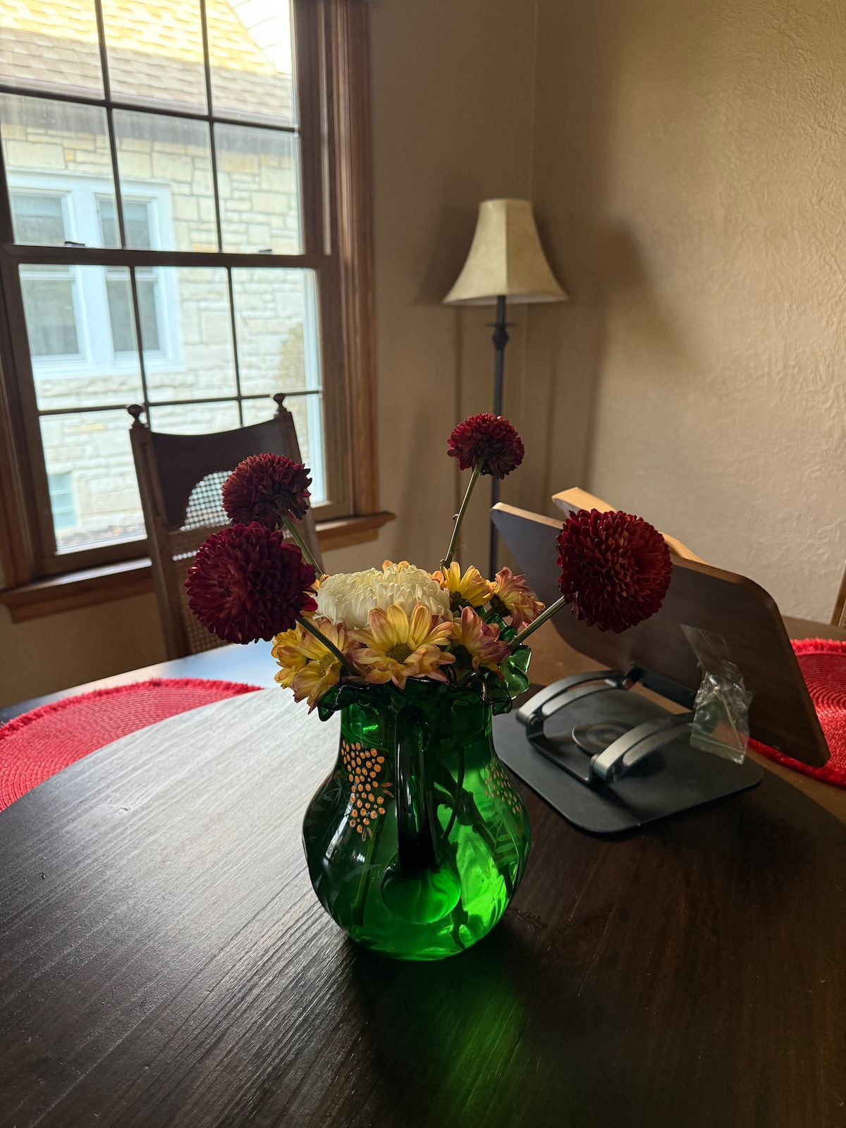 Cottage en pierre | Chambre avec lit queen size | Salle de bain, près ...