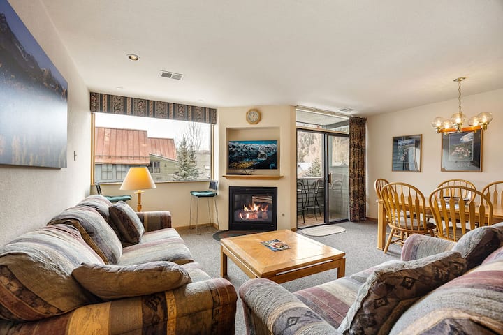 Downtown Mountain Escape: Steps To Gondola 2br/2ba - Telluride, CO