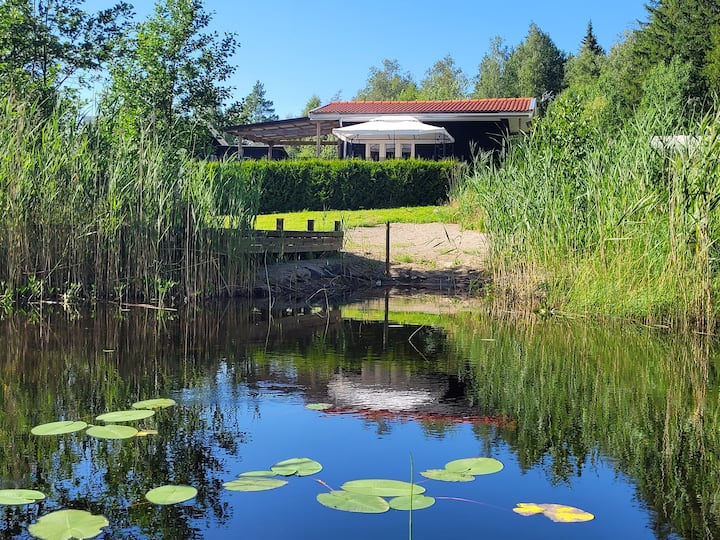 Stuga Med Gjästhus Och Husvagn - Tanum