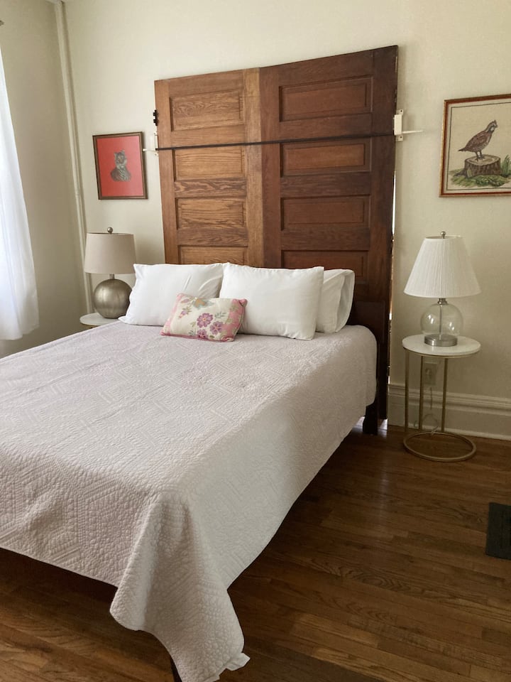 In-town Charmer - West Chicago, IL