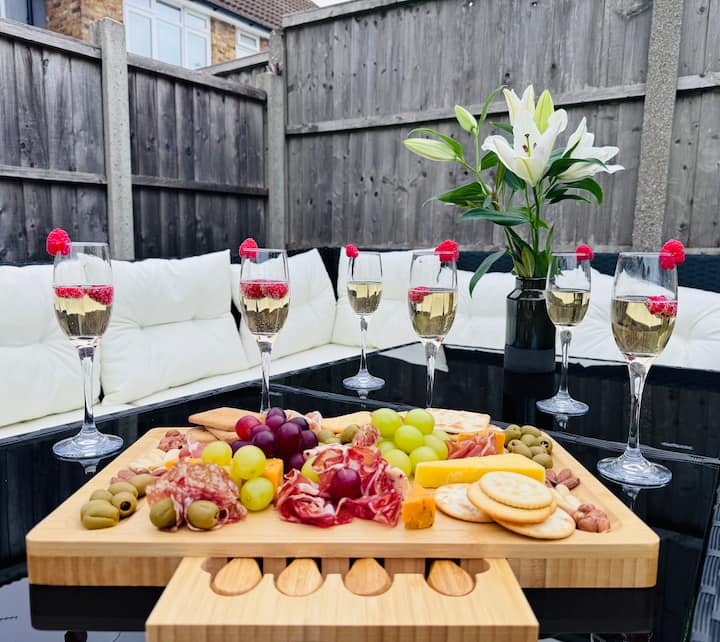 4br Heathrow Base – Free Parking – Fast Wi-fi - Hounslow