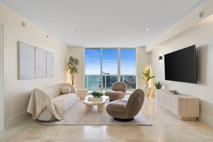 Oceanfront Luxury Penthouse Above The Sky - Hallandale Beach, FL