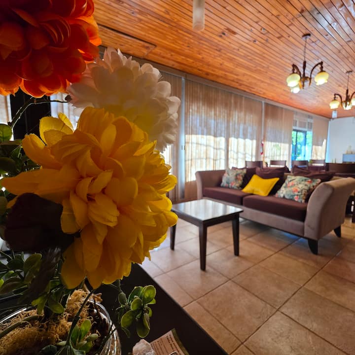 Habitación Céntrica Con Pileta Y Wi-fi Rápido - Puerto Iguazú