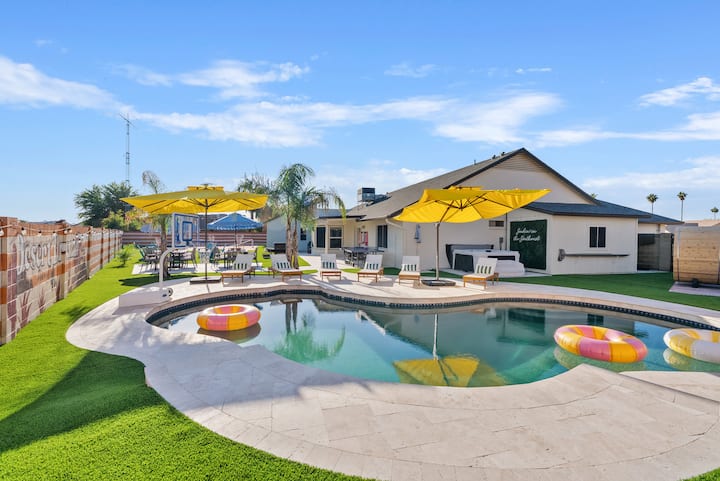 Resort Oasis: Heated Pool + Hot Tub + Pickleball - Phoenix