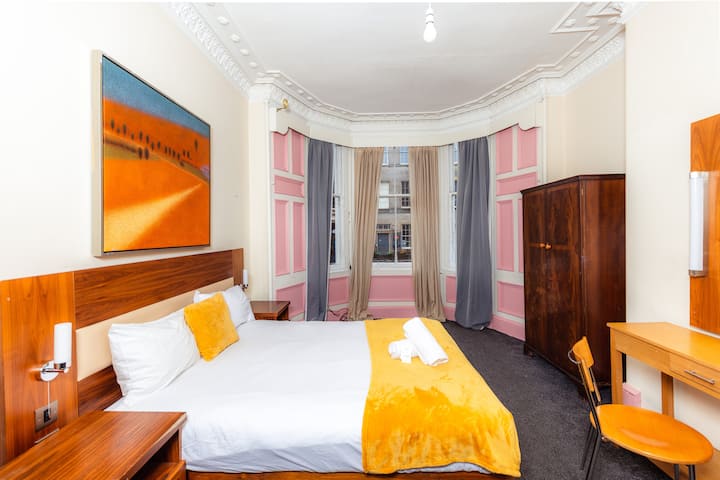 Relaxing Central City Apartment - Edinburgh, UK