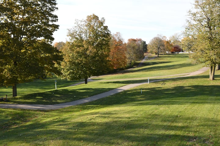 The 19th Hole "Patio View" Kick Back And Relax! - Bradford, OH