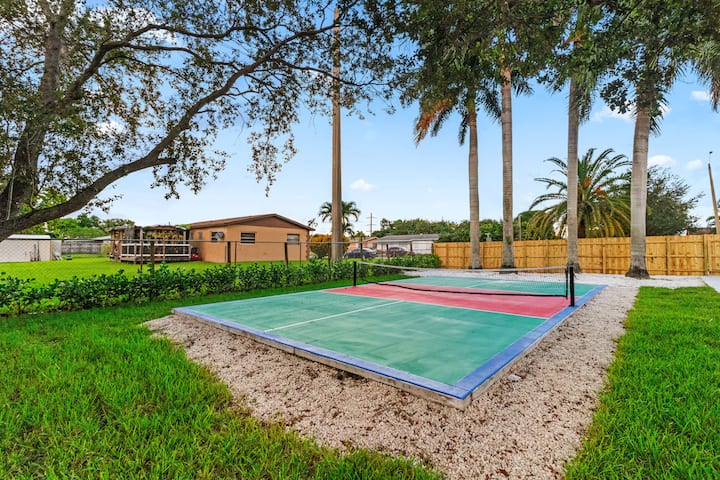 Pickleball Oasis • Container Pool • Near Hard Rock - Miami Gardens, FL