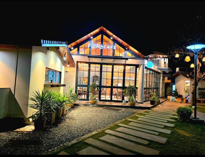 5 Aqua Lounge 2 Bhk With Balcony Pool View - Sohna